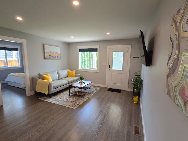 The Lemon Suite | Private Suite, Great Location - Kamloops