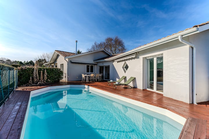 Villa Avec Piscine Privée, Jardin & Poêle A Bois - Biganos