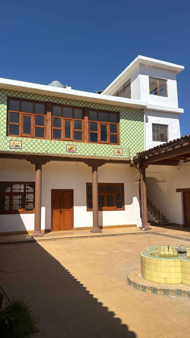 Habitación Colonial Con Baño En Exterior · Centro - Patzcuaro