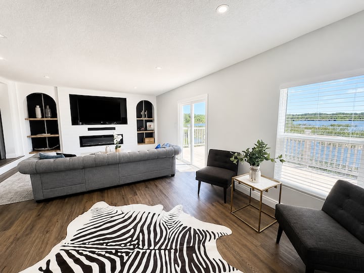 Lake House - Beautiful Views, Spacious & Modern - Lakeland, FL