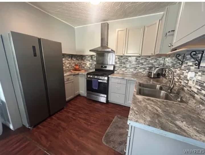Pet Friendly 2bd/1br House Near Major Hospitals - Greece, NY