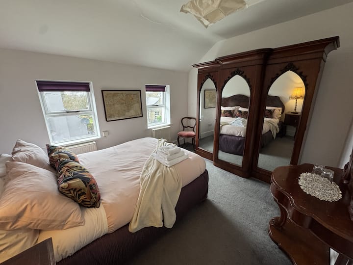 Ballymore Retreat~room 4 - Blessington