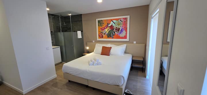 Cais 75- Suíte 02 Espaçosa E Prática Piso Térreo - Aveiro