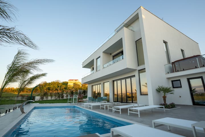 Luxury Lakeside Living@ Villa Panorama - Albania