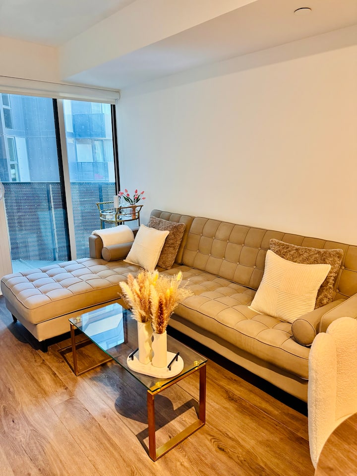 Skip The Hassle, Just Bring Your Clothes! - Toronto