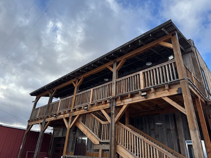 4 Bedroom Apartment Above The Westerner - Bozeman, MT