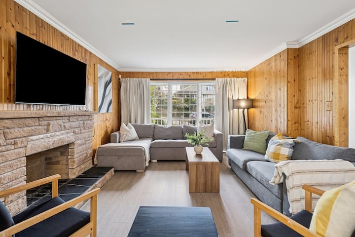 Vancouver 4-bed Home Near Airport, Sleeps 10 - Vancouver