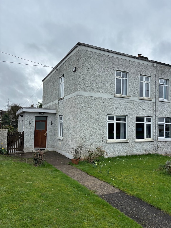 2 Bed 2 Bath House In Quiet Estate - Limerick