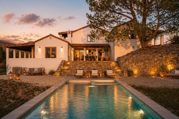 Luxe Modern Mountain Retreat Infinity Pool & Spa - Santa Paula, CA