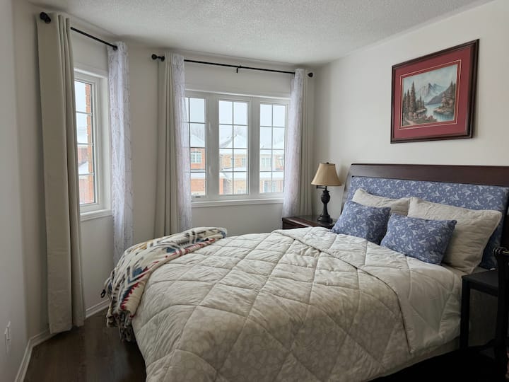 Stouffville Retreat • Private Room • Backyard - Uxbridge, ON, Canada