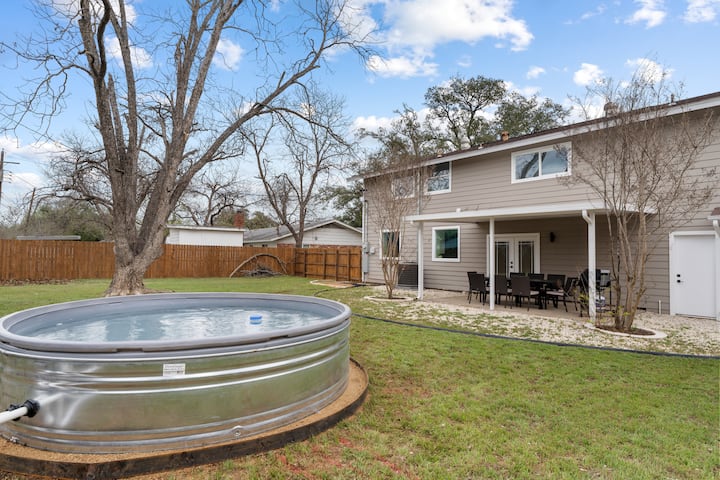 Austin Retreat With Cowboy Pool - Austin, TX