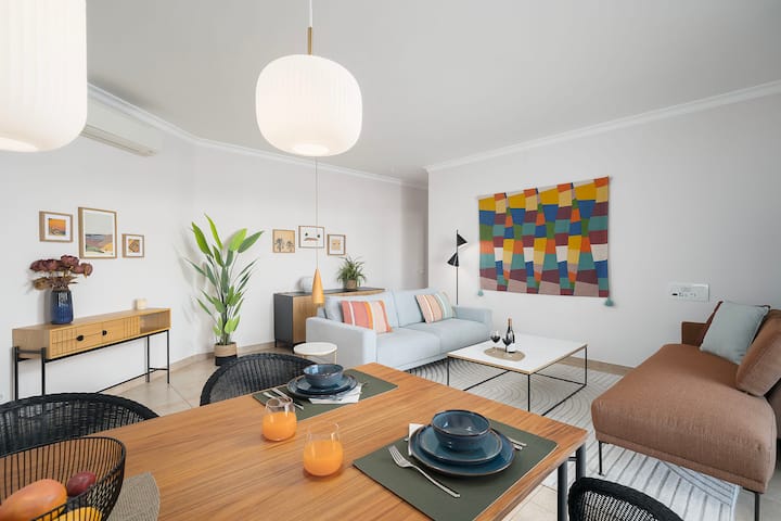 Loreto Top Floor Lagos Center Condo & Indoor Pool - Lagos