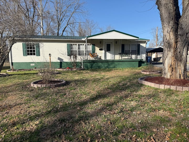 Relaxing On Rochester - Cumberland Gap, TN