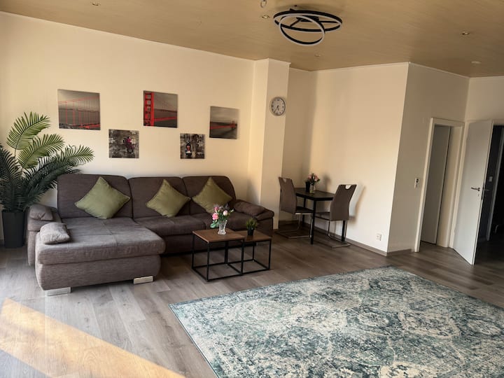 Sonnige Geräumige 2 Zimmer Wohnung. - Viernheim