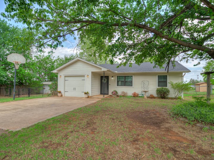 Brass & Bloom Retreat | Cozy Boho Stay - Oklahoma City, OK