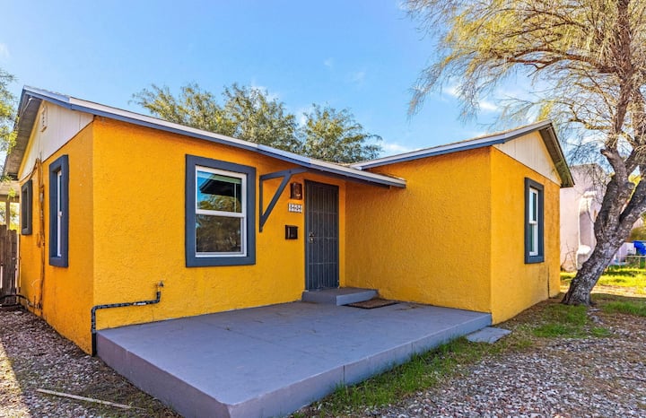 Historic Home Near Uofa & Banner + Private Yard - Tucson, AZ