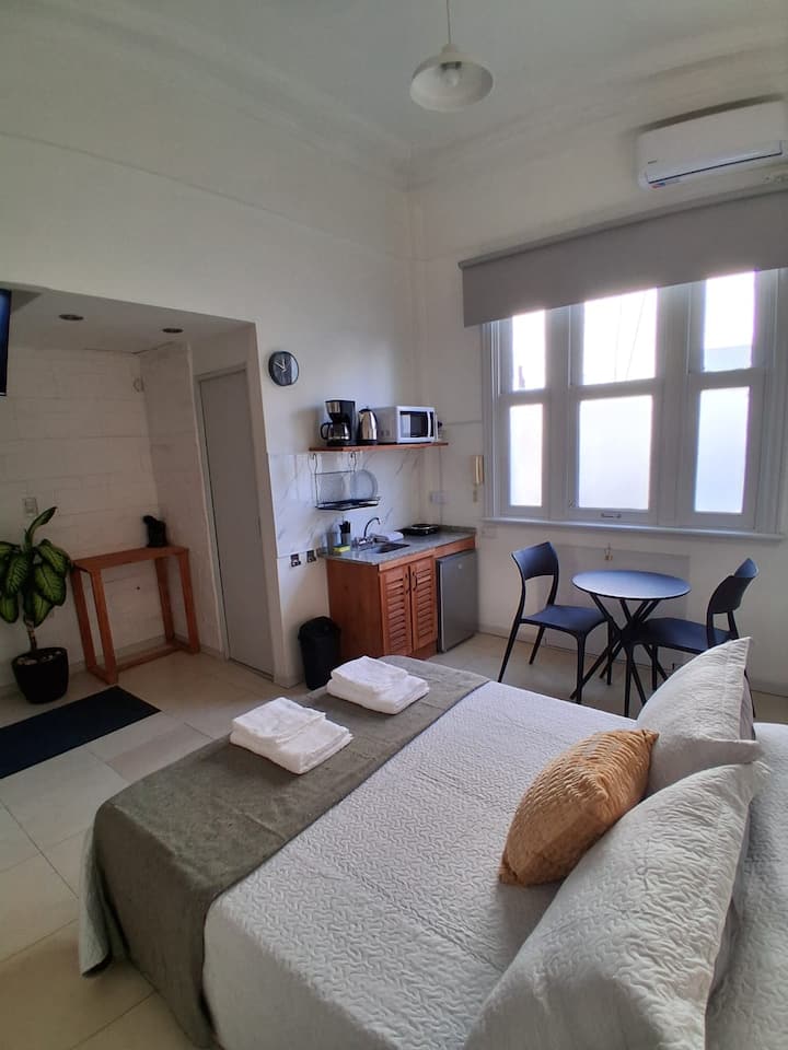 Estudio En El Corazón De Buenos Aires. - Argentina