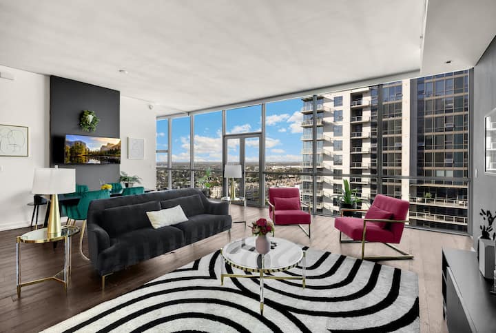 Luxury Penthouse Style In Highrize Best Location - Costa Mesa, CA