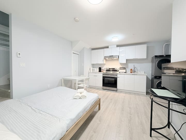 Private Basement Suite With Queen Bed - Vancouver