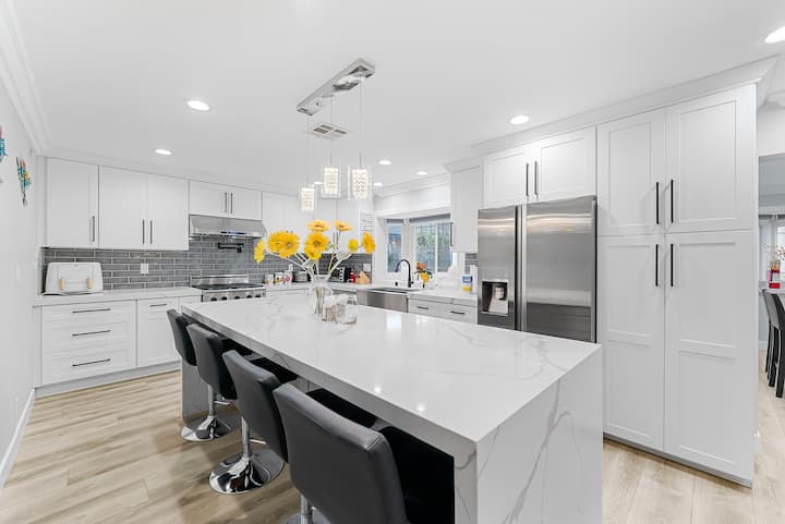 Phenomenal 4bed/4bath Home Close To Beaches/disney - Huntington Beach, CA