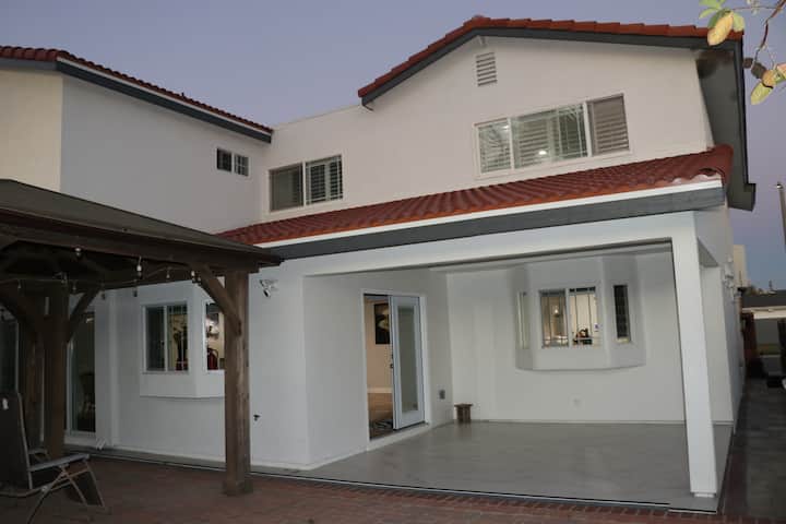 Phenomenal 5bed/4bath Home Close To Beaches/disney - Huntington Beach, CA
