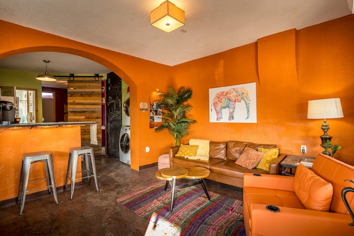 Central El Paso. Hot Tub. 5 Points Entertainment! - El Paso, TX