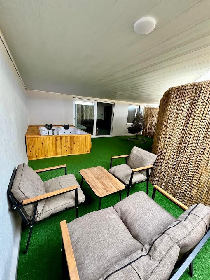 Izmir Bornova Da Jakuzili Konaklama Deneyimi - 伊士麥