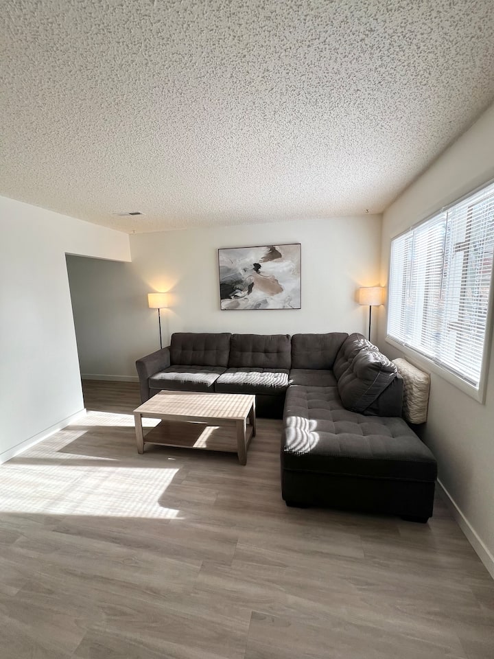 The Montana Mid-stay | Modern 2br | Walk To Work! - Great Falls, MT