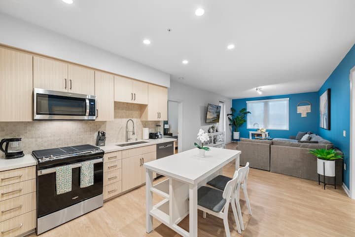 3 Beds Located At Promenade At Irvine Spectrum - Lake Forest, CA