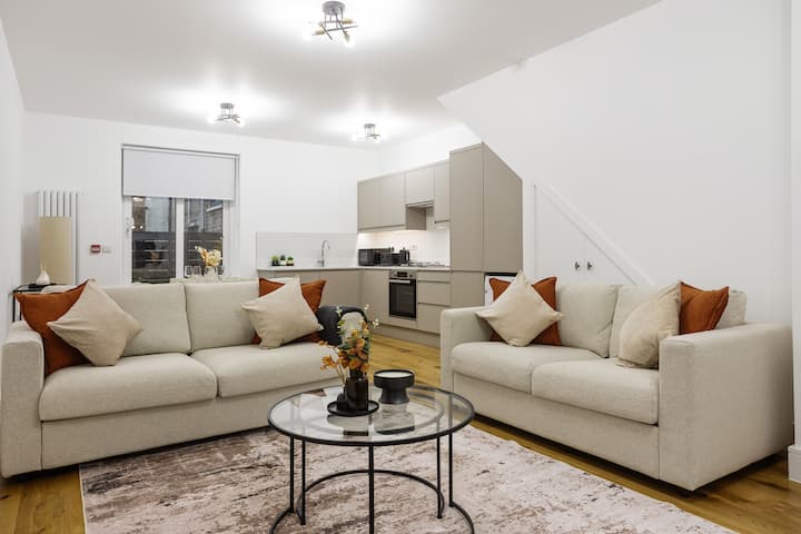 Central Camden Gem With Patio - London