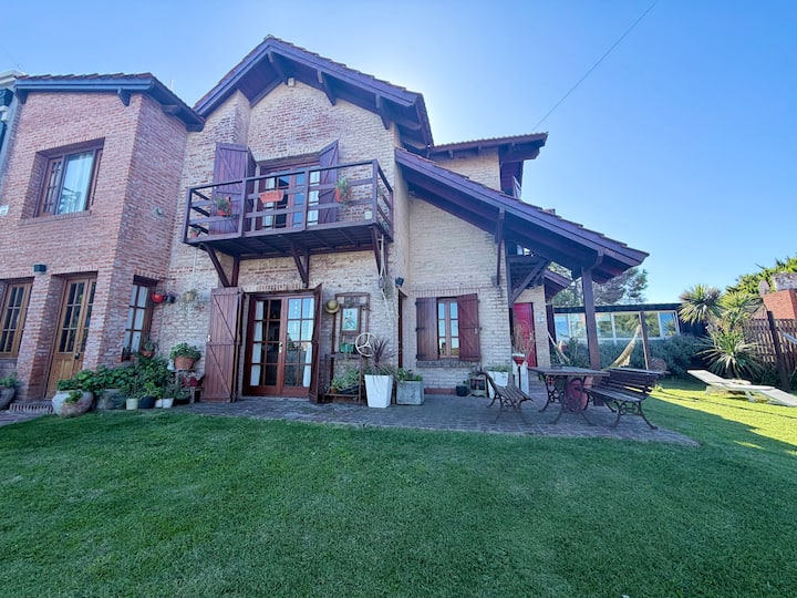 Casa Grande A Metros Del Mar En Quequén - Necochea