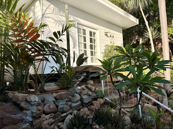 Moana Bungalow - Adults Only Coastal Getaway - Hideaway Bay