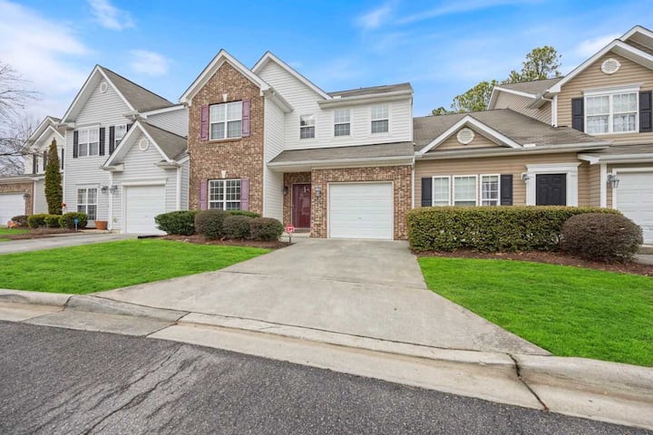 Modern 4br Home W/ Patio & Garage | S#41973 - 德罕