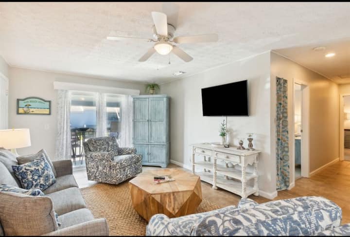 Nana’s Beach Condo - Steps From The Beach! - Fernandina Beach, FL