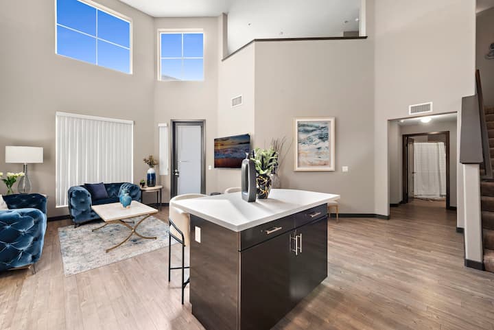3 Bedrooms Loft Located Avalon Apartments Irvine - Irvine, CA