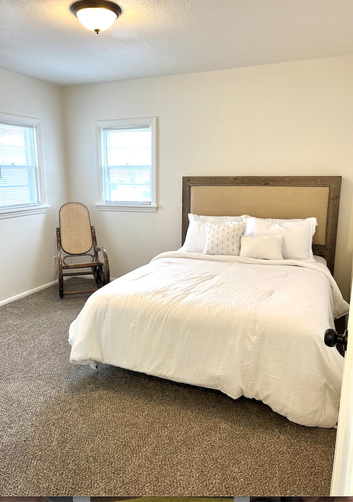 The Montana Nomad | Modern 2br | Turn-key Living - Great Falls, MT