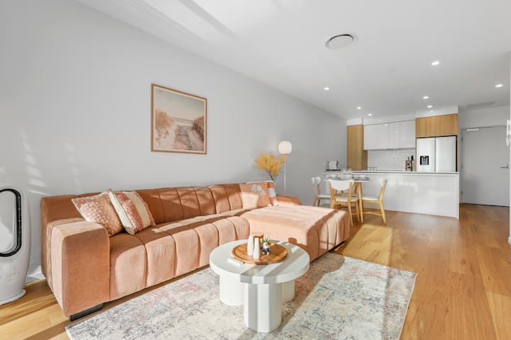 Luxury Riverfront Apartment | 2br With Parking - Gold Coast