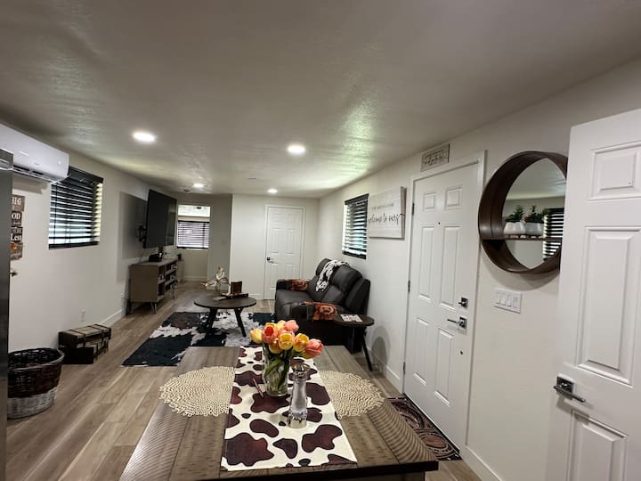 Historicaldowntown Stay2 Master Bedrooms! Dog Run! - Kingman, AZ