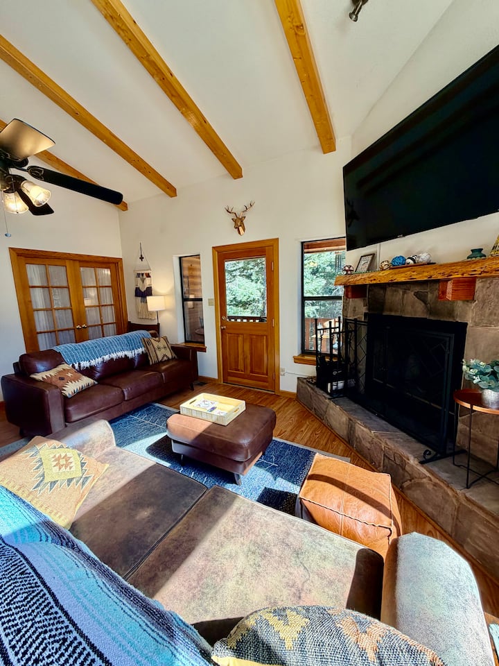 Coppertop | Charming Family Cabin W/ Deck & Grill - Cloudcroft, NM