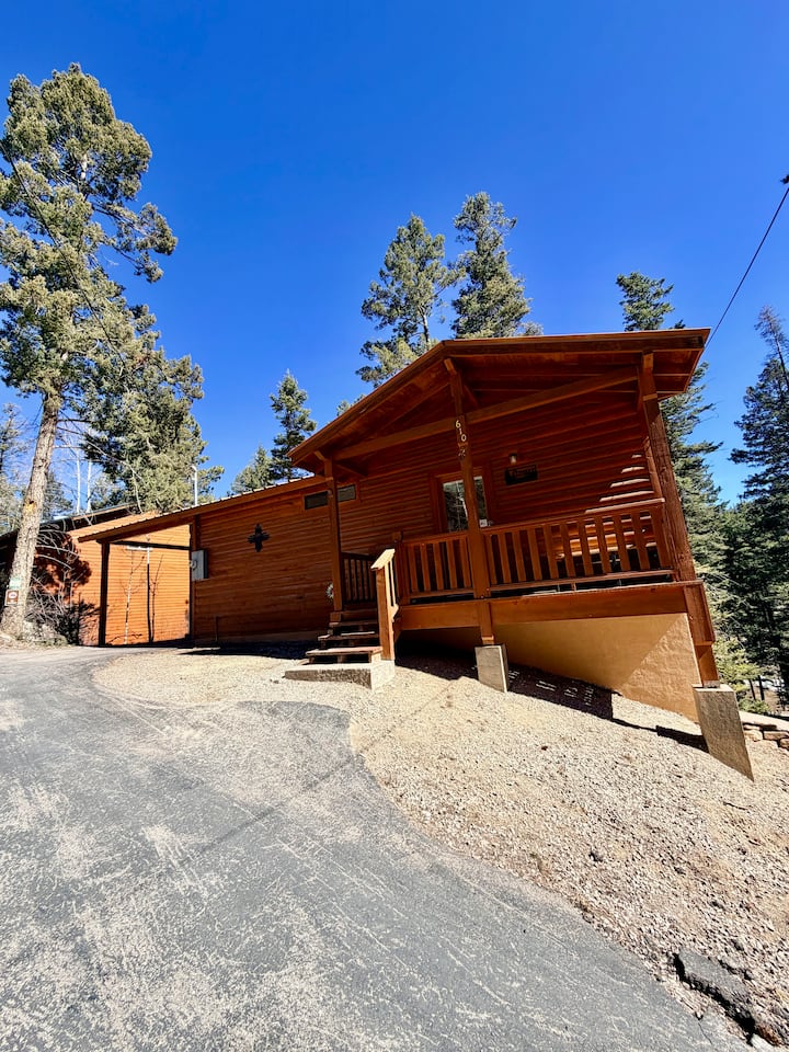 Charming Coppertop Cabin - Cloudcroft, NM
