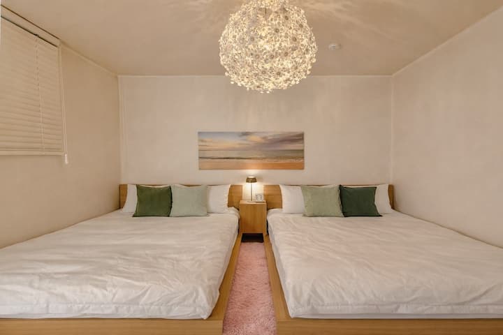 석촌호수 도보10분 •6인가능•넓은2룸• 롯데월드타워   •감성숙소•Kspo• 석촌역5분 - Seoul