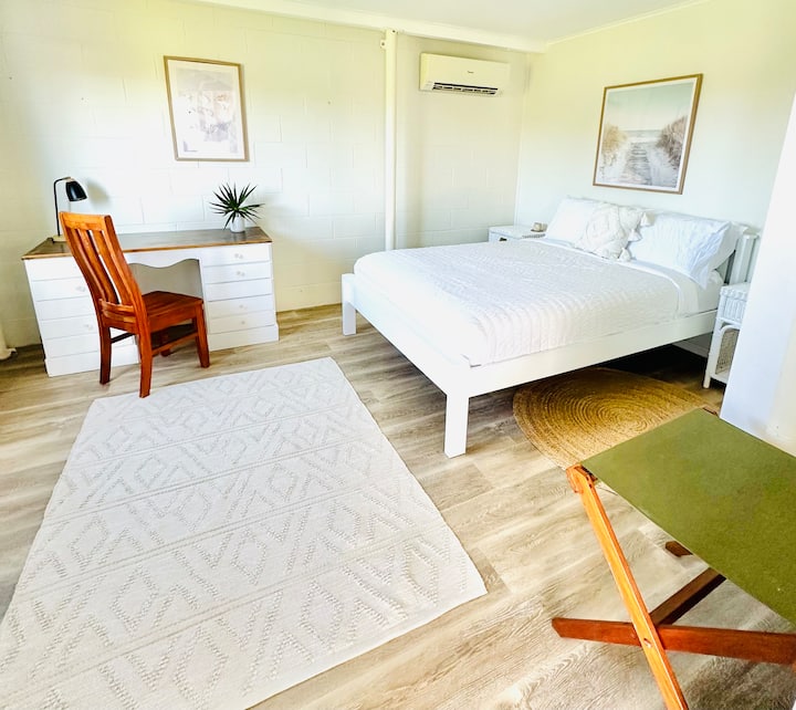 Set On The Serene Bowen Beachfront Golf Course - Bowen