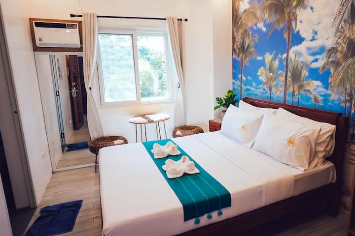 Zambales: Cozy Couple Deluxe Room Near Beachfront - Cabangan