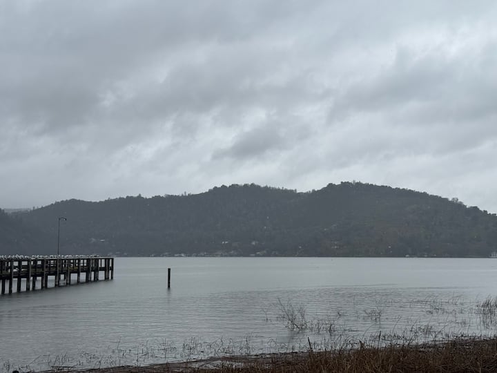 Cozy Lakeside Home Near Downtown Clearlake - Clearlake, CA