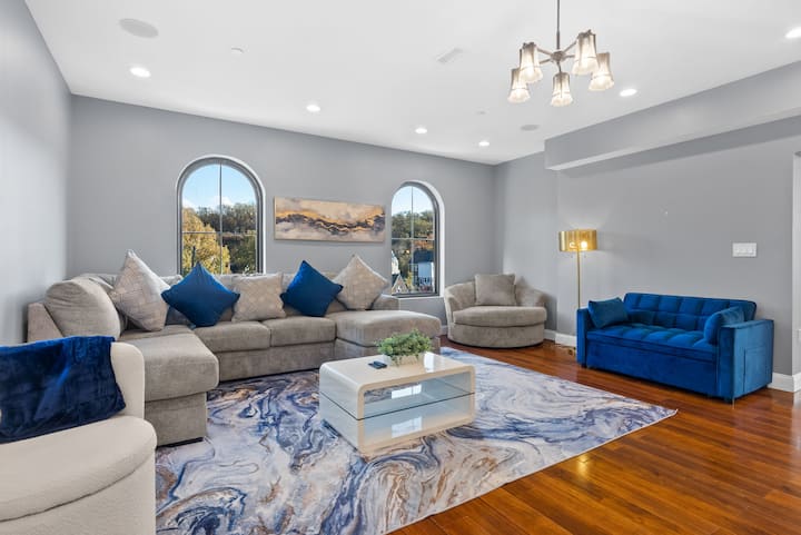 Luxury Family/pets|5br/4br|2kingbeds|2-car Parking - Largo, MD