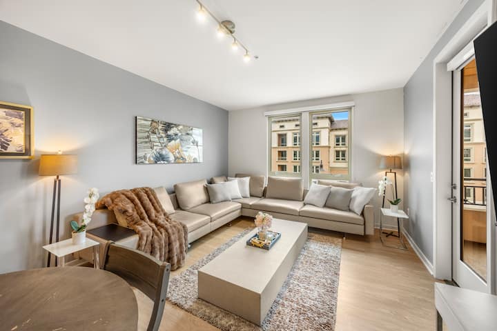 Apartment Located At Promenade Homes At Spectrum - 米申維耶霍
