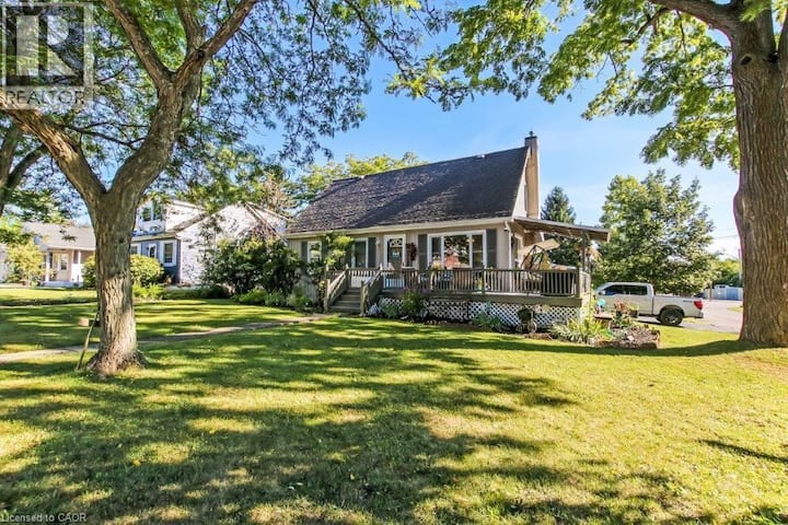 Port Dover Getaway! Across The Street Beachfront! - Port Dover