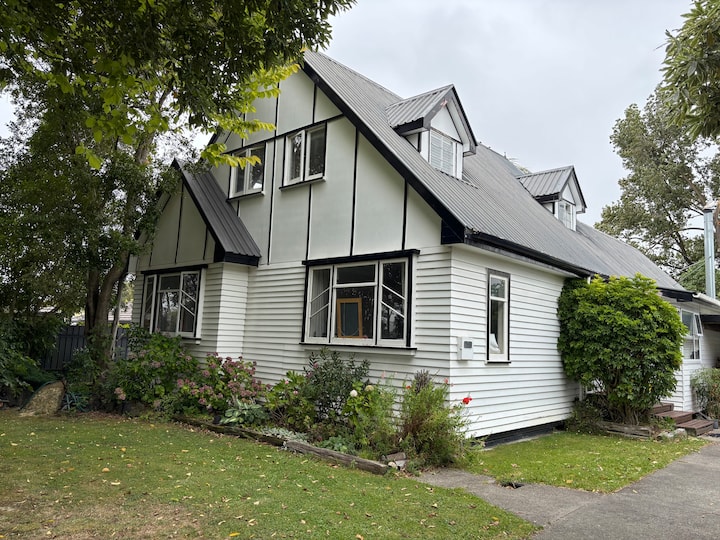 Walk To The Airport Or The Hospital! - Palmerston North