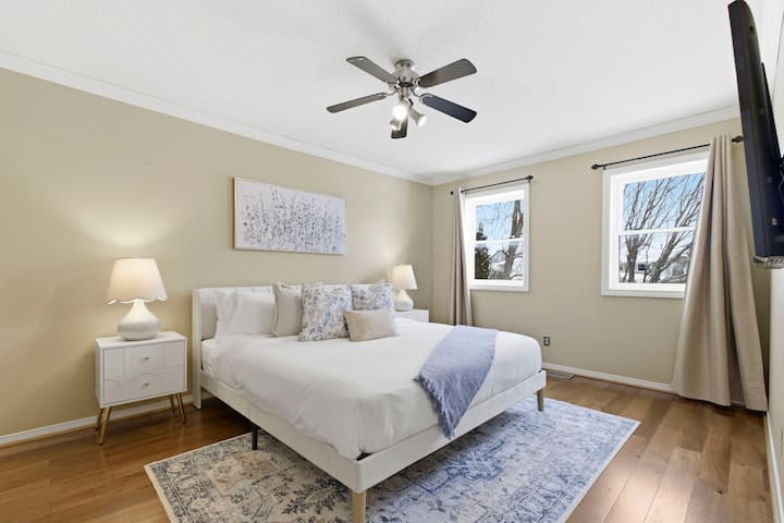 Downtown Richmond Hill | Large Groups | Parking - Vaughan