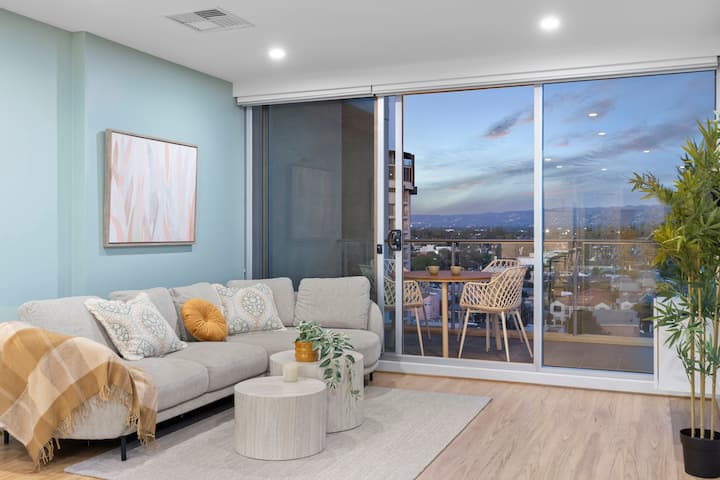 Deluxe 9th Floor | Panoramic Views | 2 Balconies - Adelaide